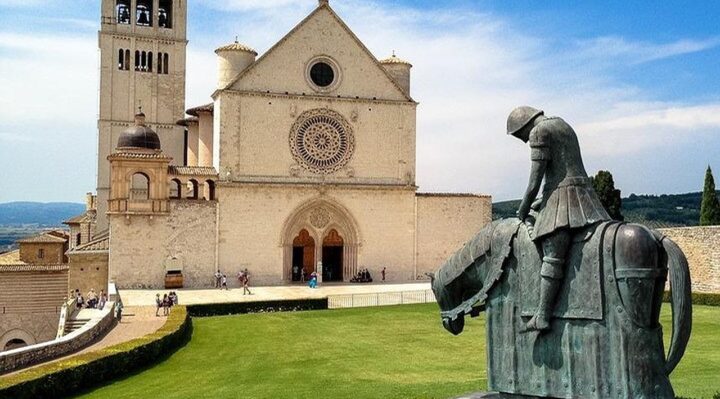 Esplora la storia di Assisi: tour privato a piedi nei tesori nascosti